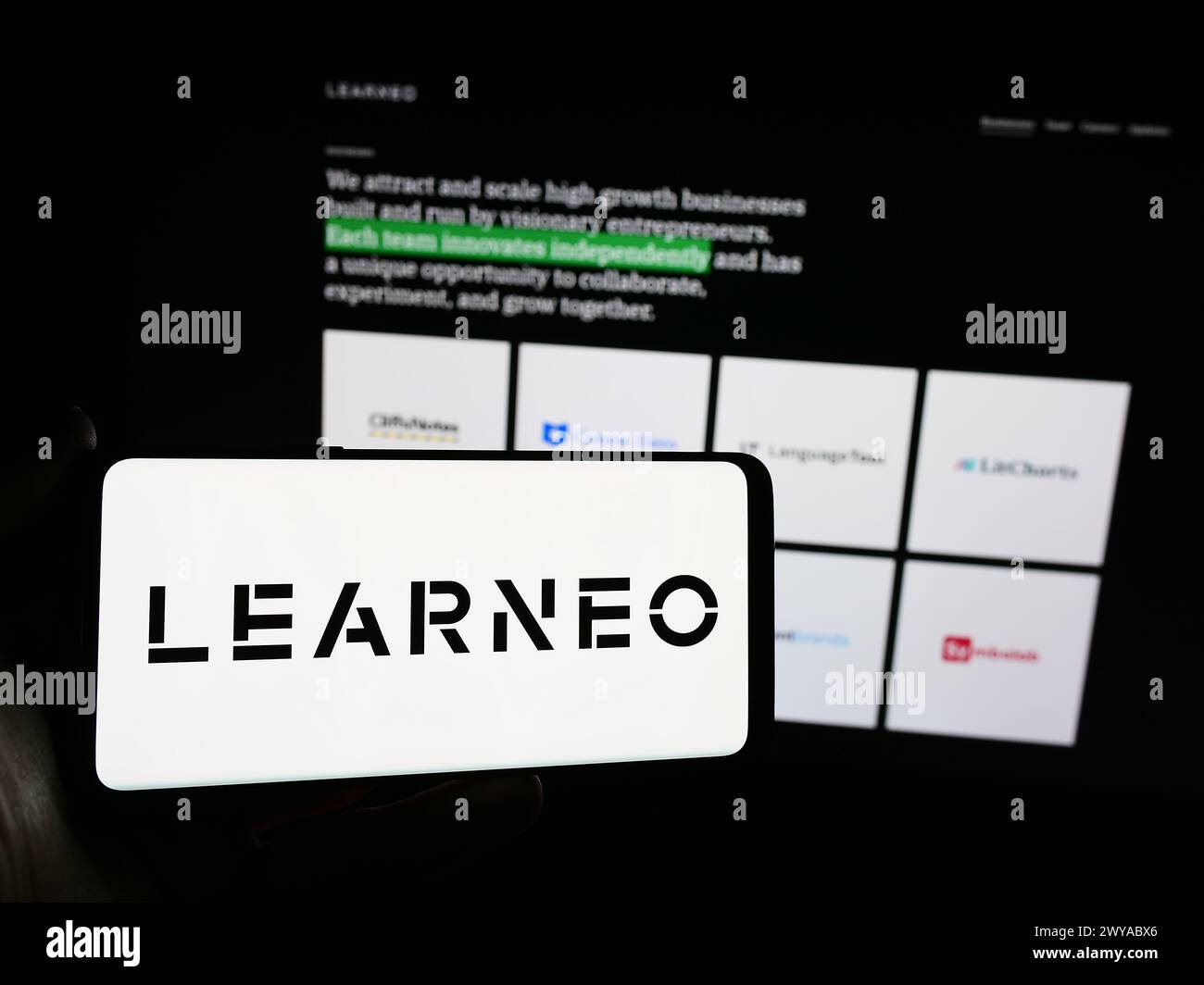 Quillbot logo hi-res stock photography and images - Alamy