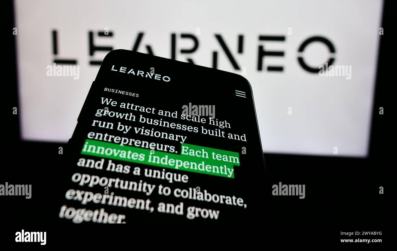 Quillbot logo hi-res stock photography and images - Alamy