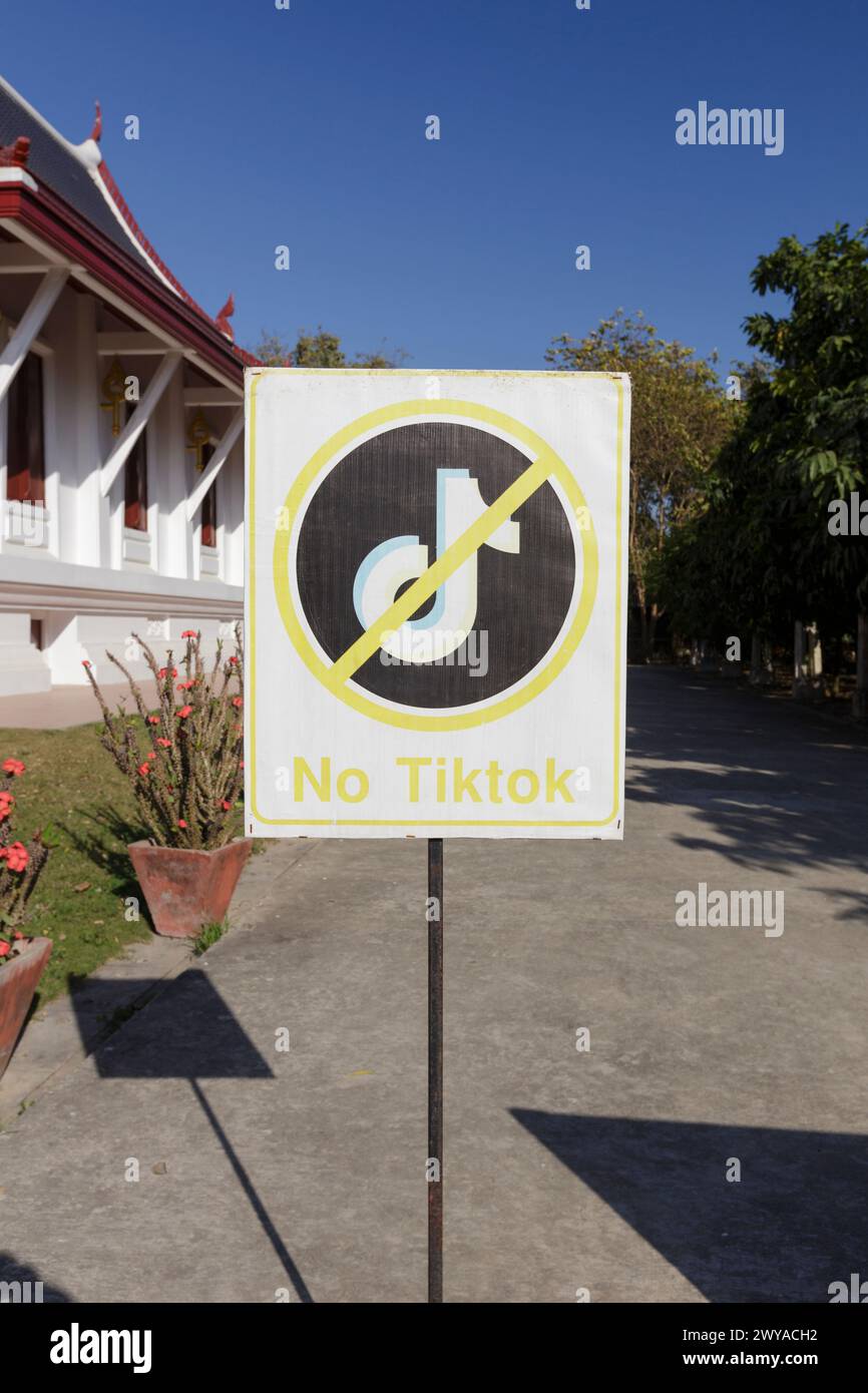 No tiktok sign at a famous sight and popular selfie spot Stock Photo ...