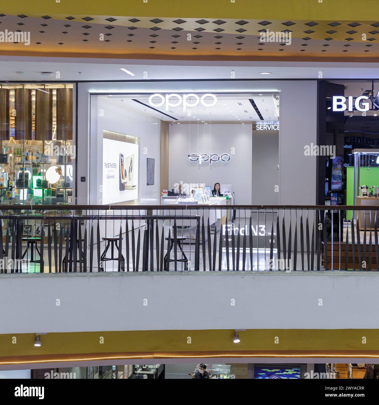 Oppo hi-res stock photography and images - Alamy