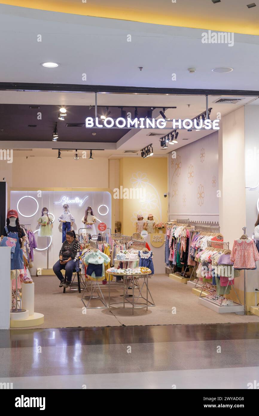 Blooming house shop at Central shopping mall Stock Photo - Alamy