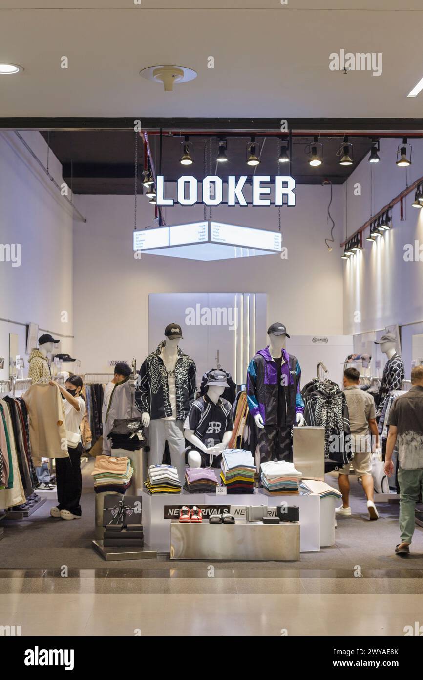 Looker logo hi-res stock photography and images - Alamy