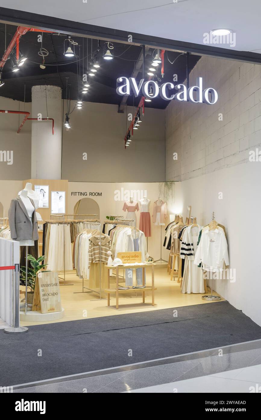 Avocado display hi-res stock photography and images - Alamy