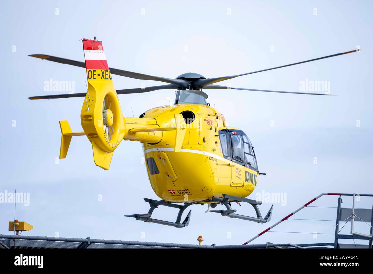 Wien, Österreich. 5. April 2024. ÖAMTC Rettungshubschrauber ...