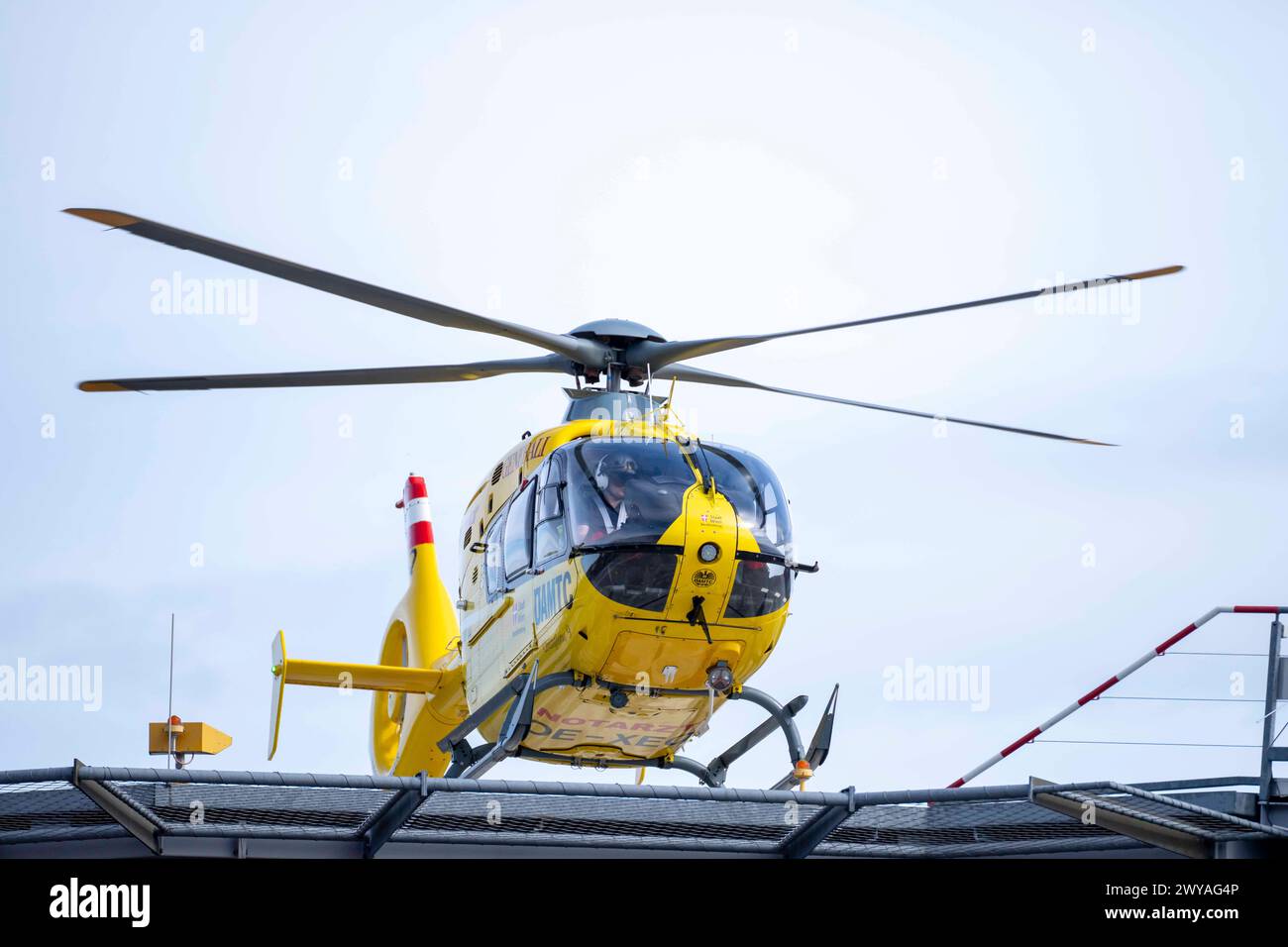 Wien, Österreich. 5. April 2024. ÖAMTC Rettungshubschrauber ...