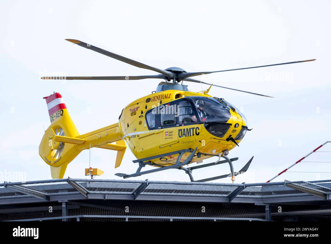 Wien, Österreich. 5. April 2024. ÖAMTC Rettungshubschrauber ...