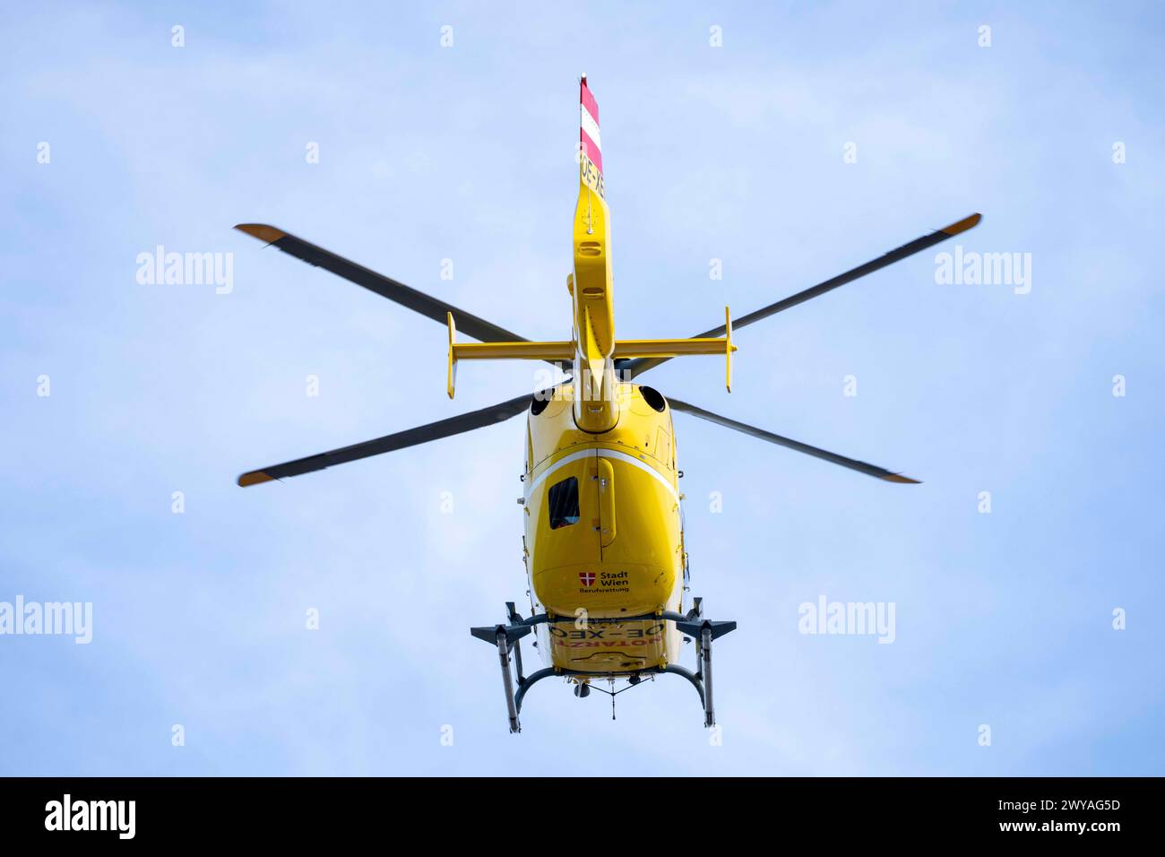 Wien, Österreich. 5. April 2024. ÖAMTC Rettungshubschrauber ...