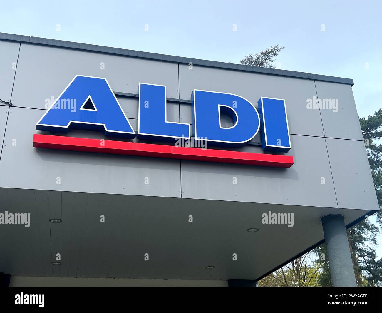 Aldi supermarkt logo hi-res stock photography and images - Alamy
