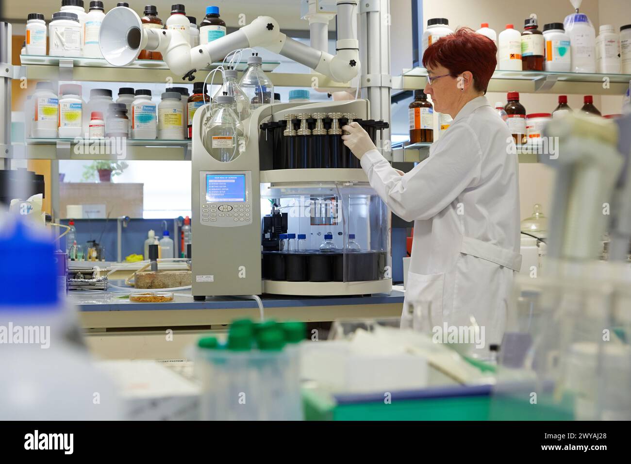 Accelerated solvent extraction hi-res stock photography and images - Alamy