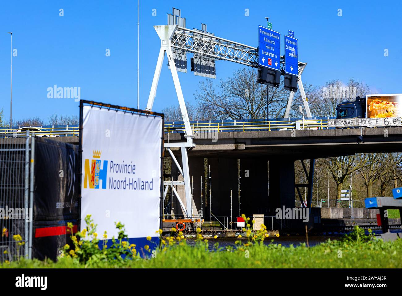 PURMEREND - The bridge over the A7 near Purmerend. Due to the closure ...