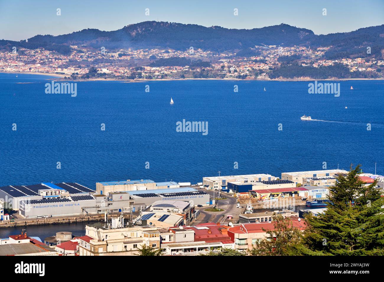 Puerto y Ria de Vigo, Vista desde Parque Monte do Castro, Al fondo ...