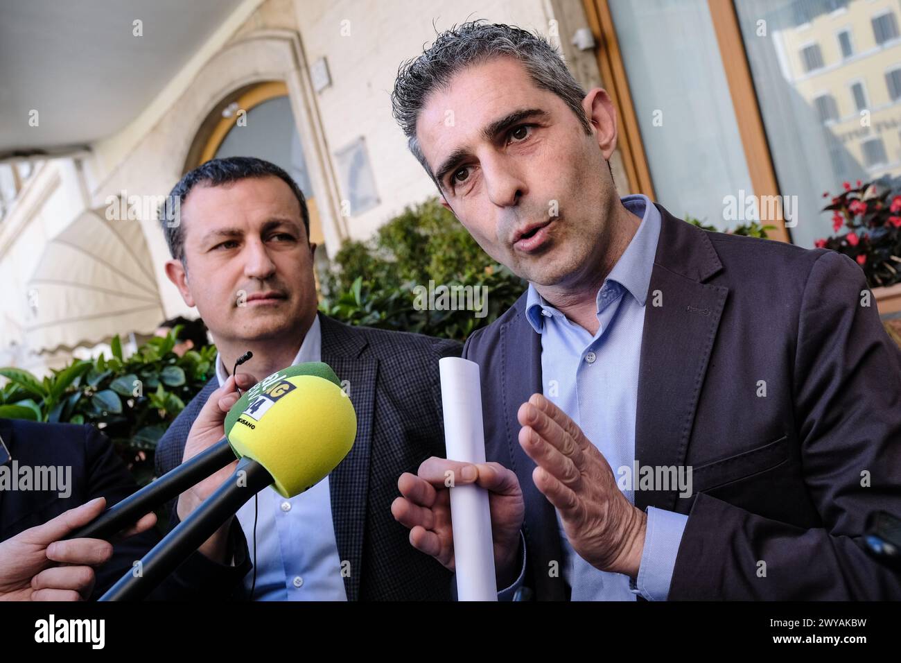 Opposizione della minoranza hi-res stock photography and images - Alamy