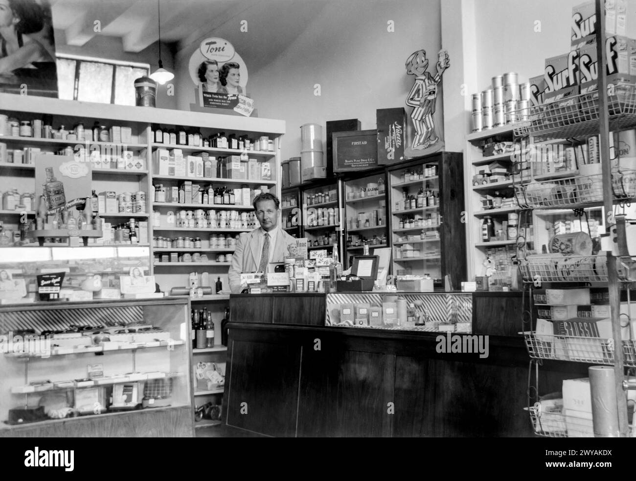 Chemist's shop Black and White Stock Photos & Images - Alamy