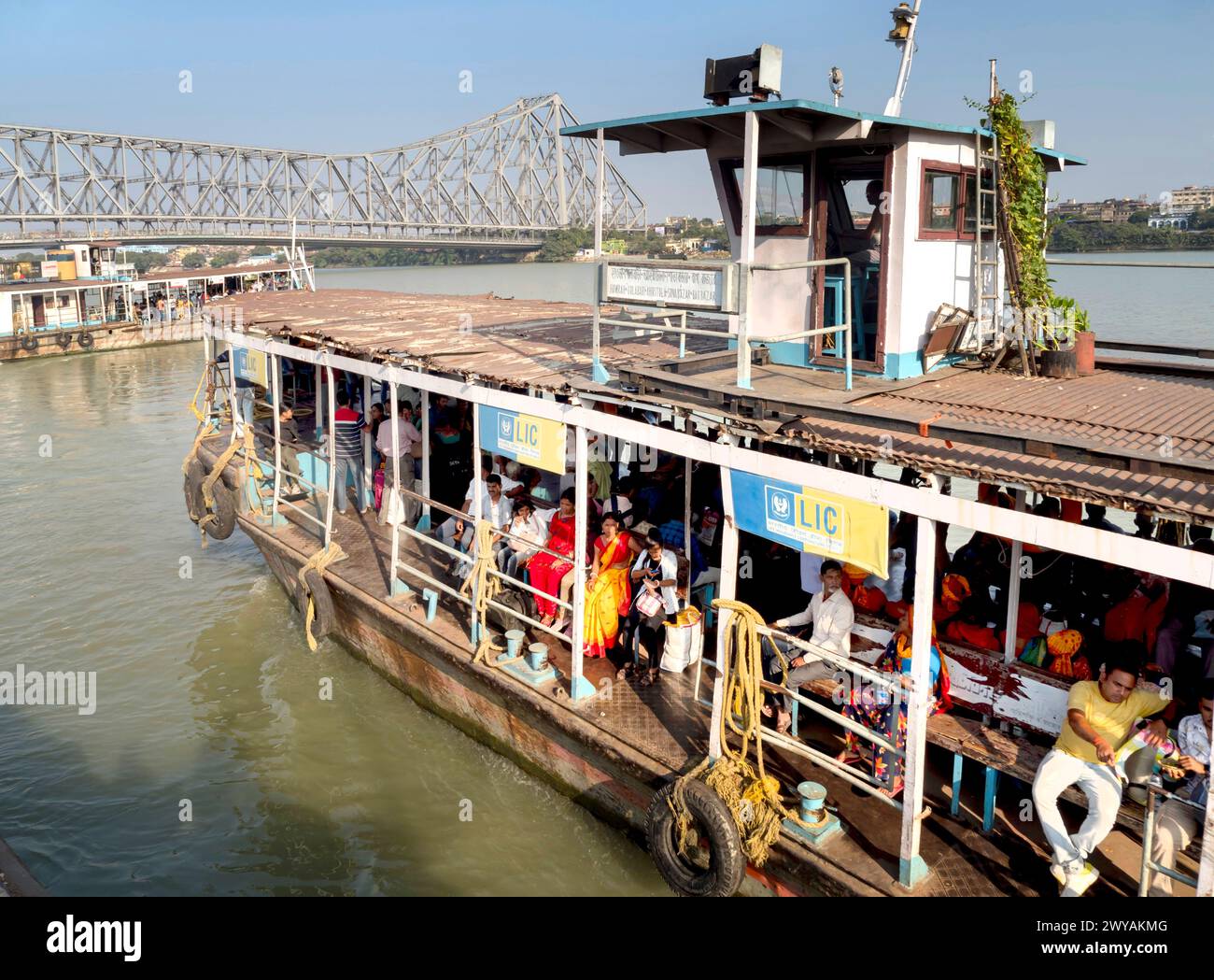 Ferry across the hooghly hi-res stock photography and images - Alamy