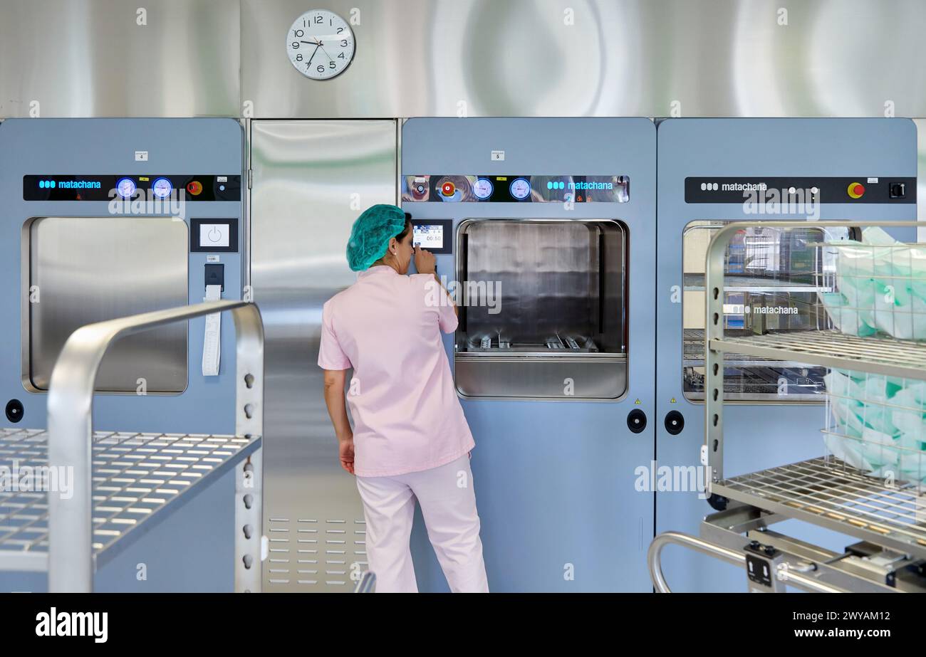 Cleaning of surgical material, Sterilization, Autoclave Cleaning ...