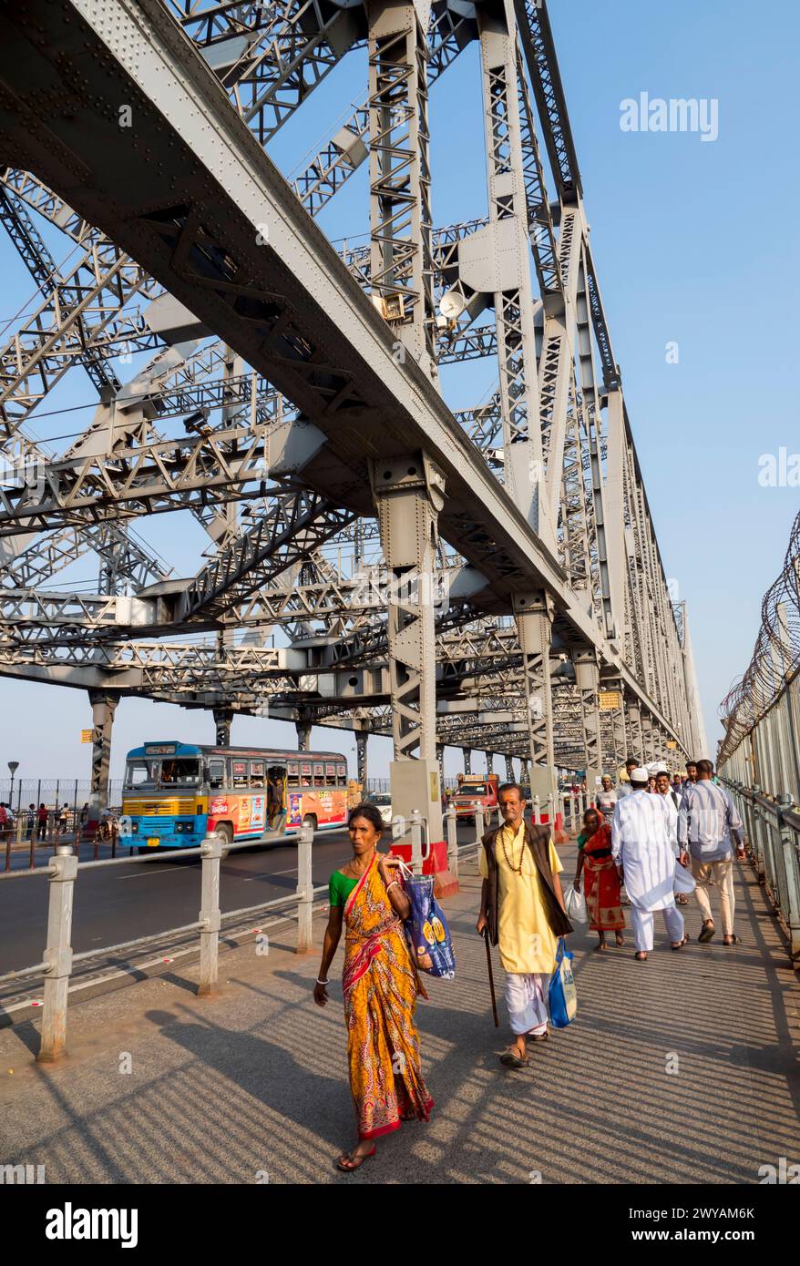 India, Kolkata, Howrah Bridge street scene Stock Photo - Alamy