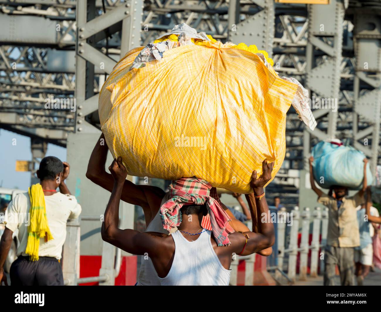 India, Kolkata, Howrah Bridge street scene Stock Photo - Alamy