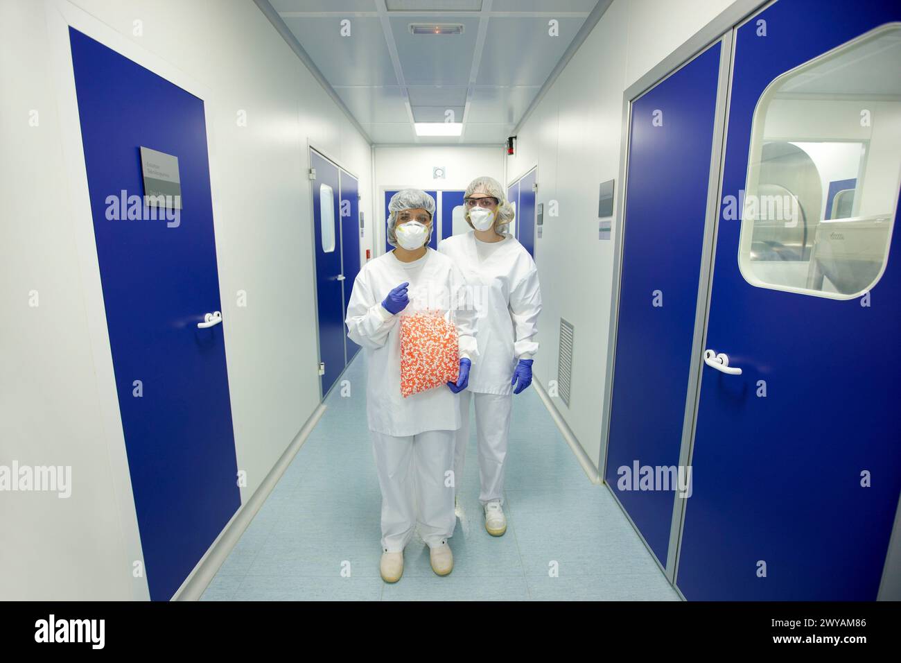 Cleanroom corridor hi-res stock photography and images - Alamy