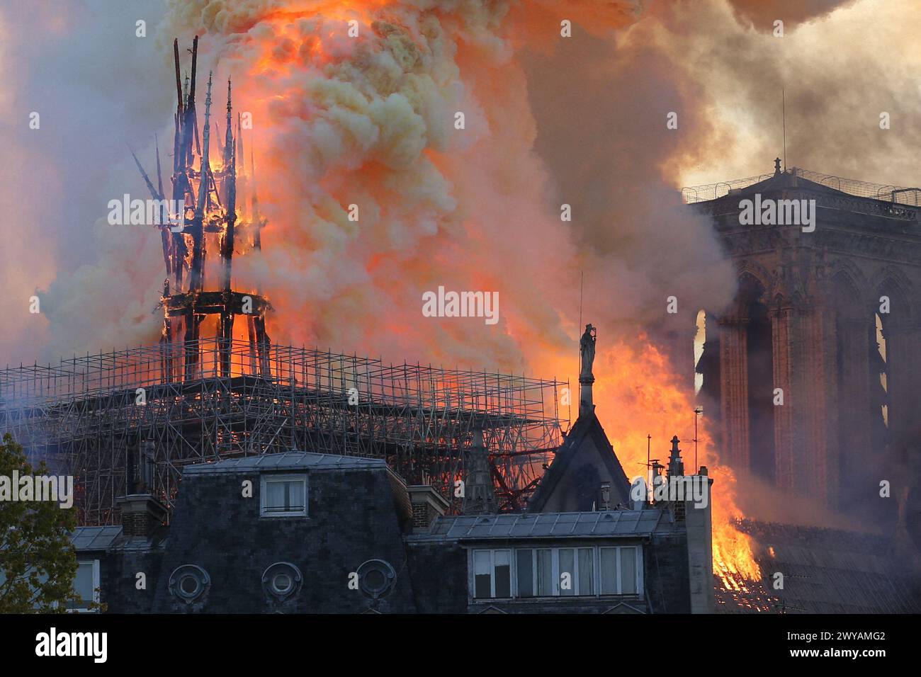 File flames smoke rise hi-res stock photography and images - Alamy