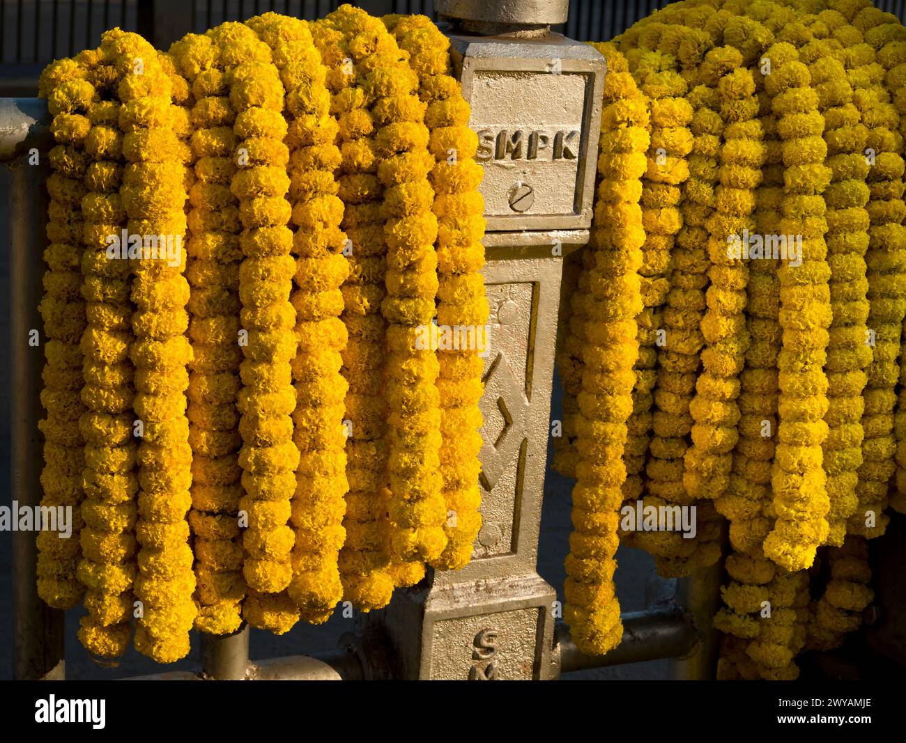 India, Kolkata, Howrah Bridge Mullick Ghat flower market Stock Photo ...