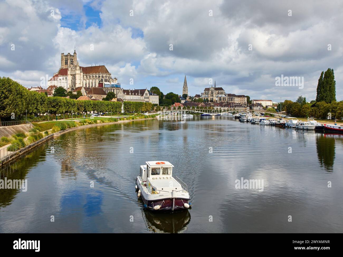 Cathedrale Saint-Etienne, Yonne river, Auxerre, Yonne, Burgundy ...