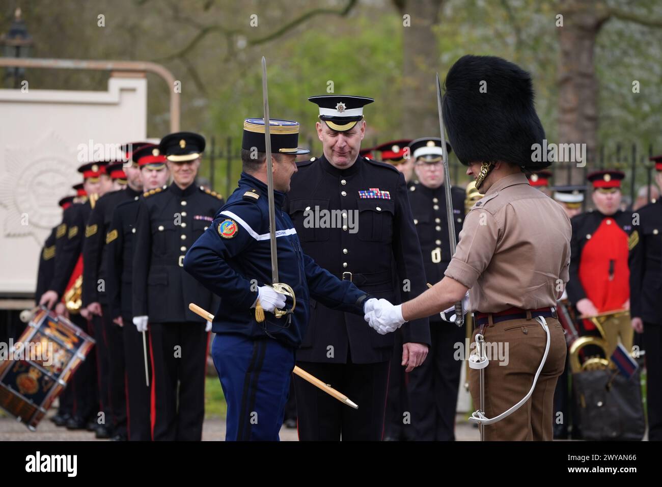 Personnel from the Gendarmerie's Garde Republicaine and the British ...