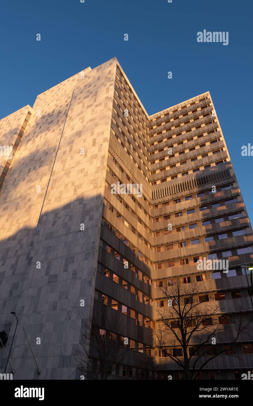ROCHESTER, MN – 14 DEC 2023: Early morning sunshine on upper floors of ...