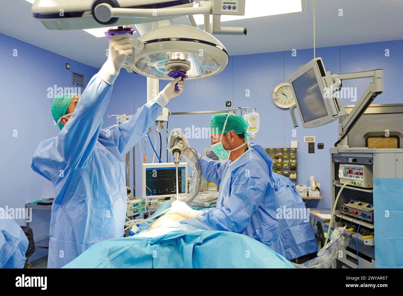 Operating room, Prostate cancer robotic surgery, Da Vinci surgical ...