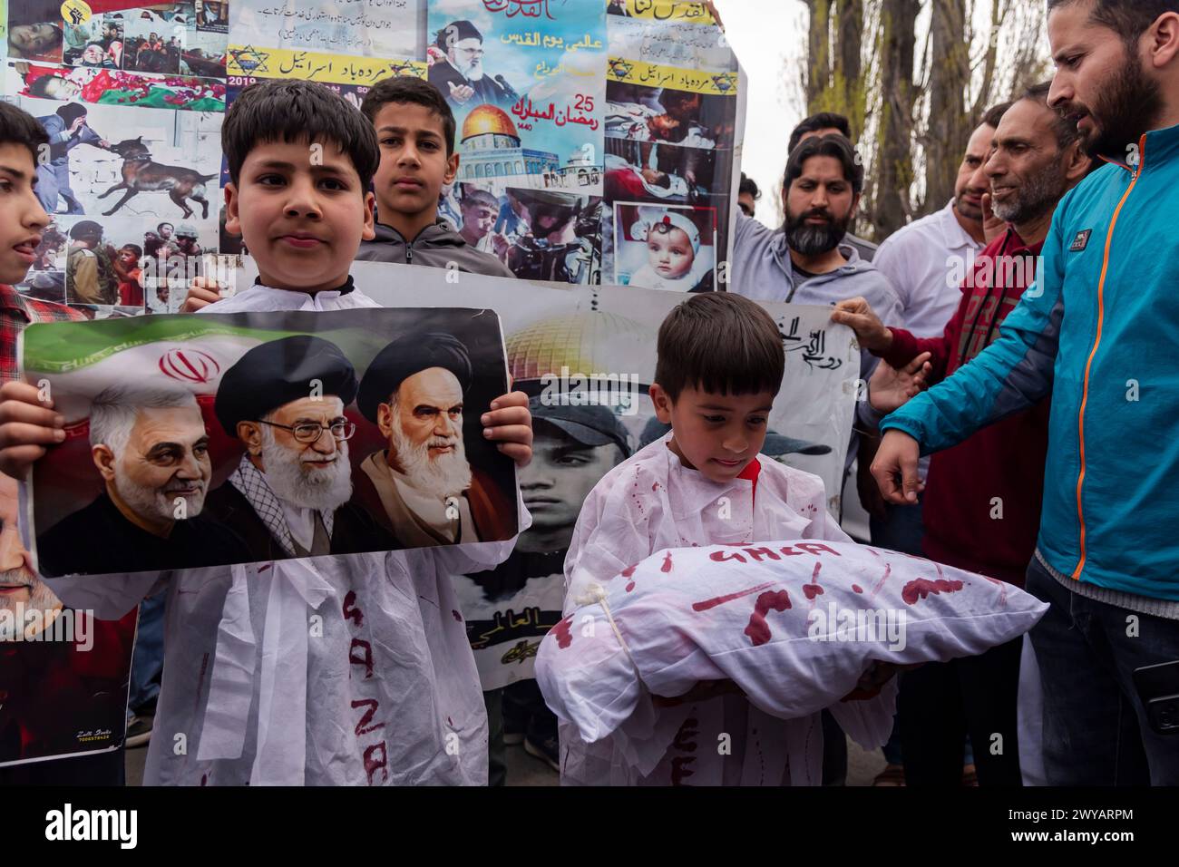 Srinagar, India. 05th Apr, 2024. A boy holding a symbolic shrouded body ...