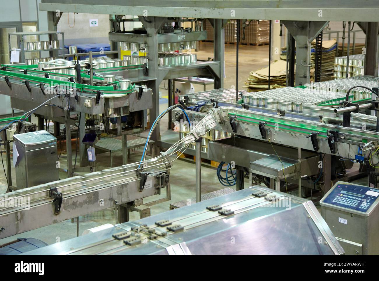Labeling and packaging canned vegetables, Cans, Canning Industry, Agri ...