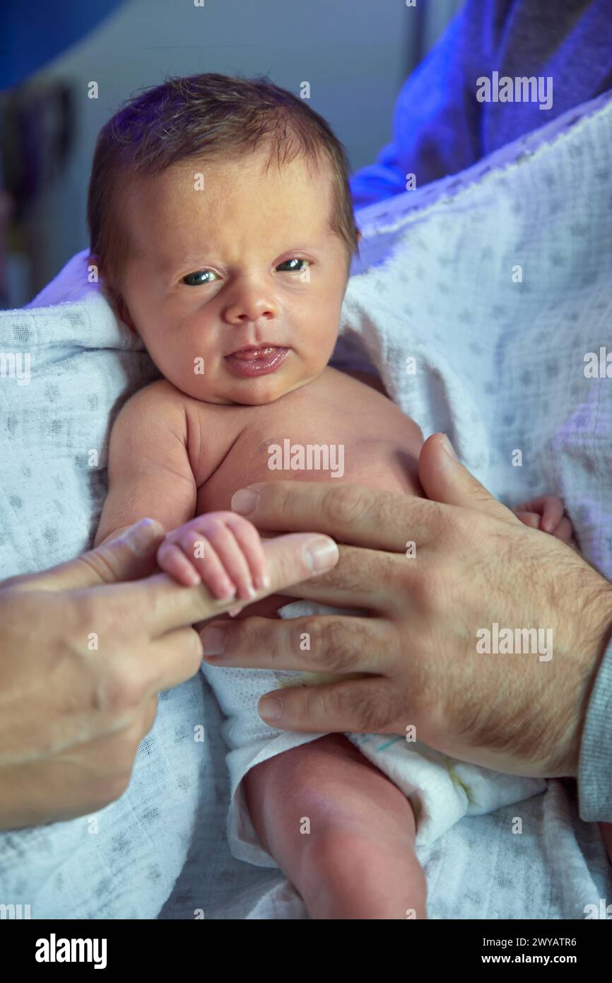 Hospitalized baby, Neonatal pediatrics, Medical care, Neonate Intensive ...