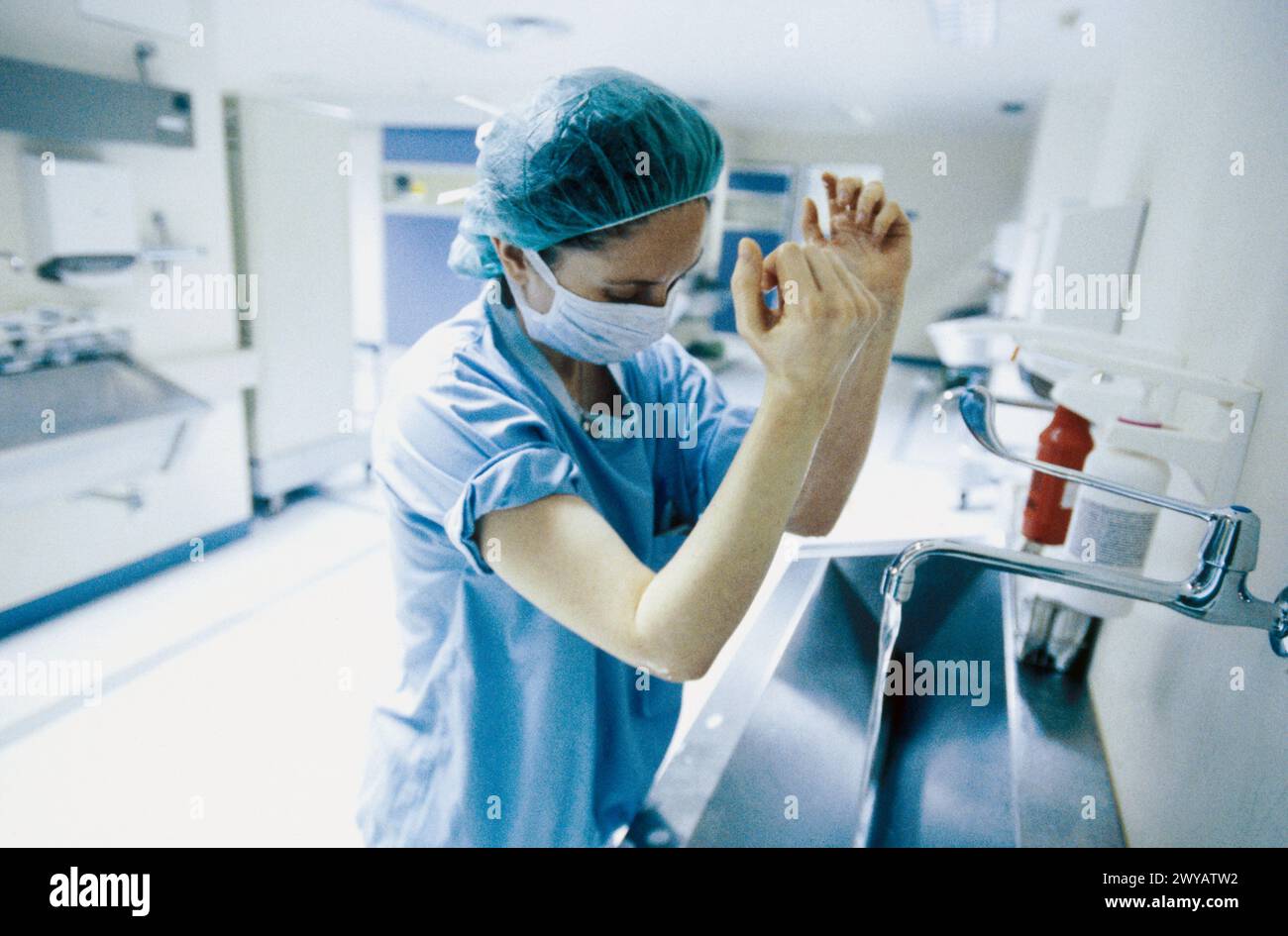 Surgeon washing hands Stock Photo - Alamy