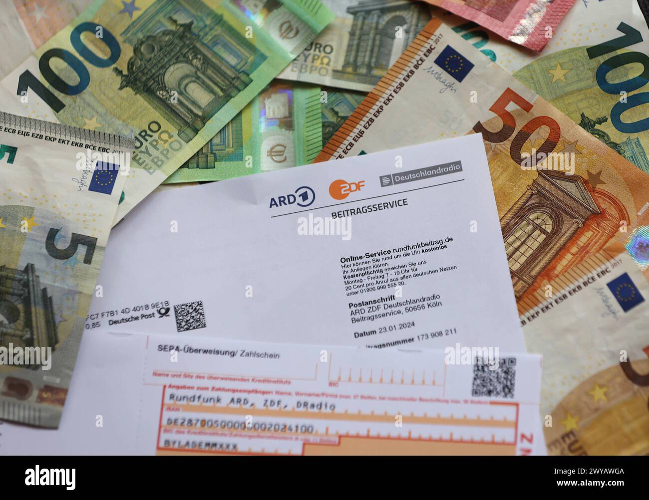 Hier der Blick auf Formulare der GEZ, Gebühreneinzugszentrale, ARD ZDF ...