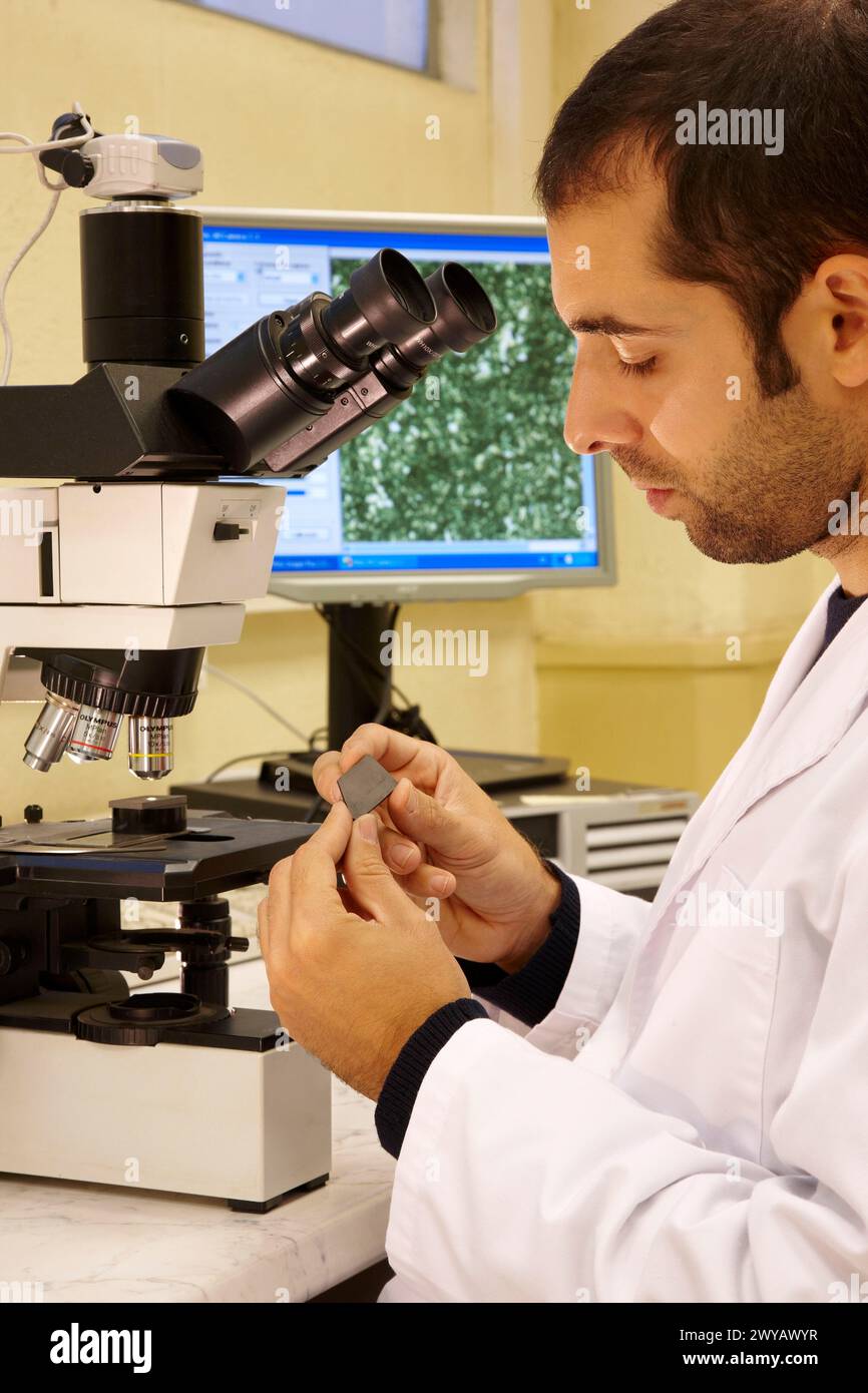 Iron metal microscope hi-res stock photography and images - Alamy