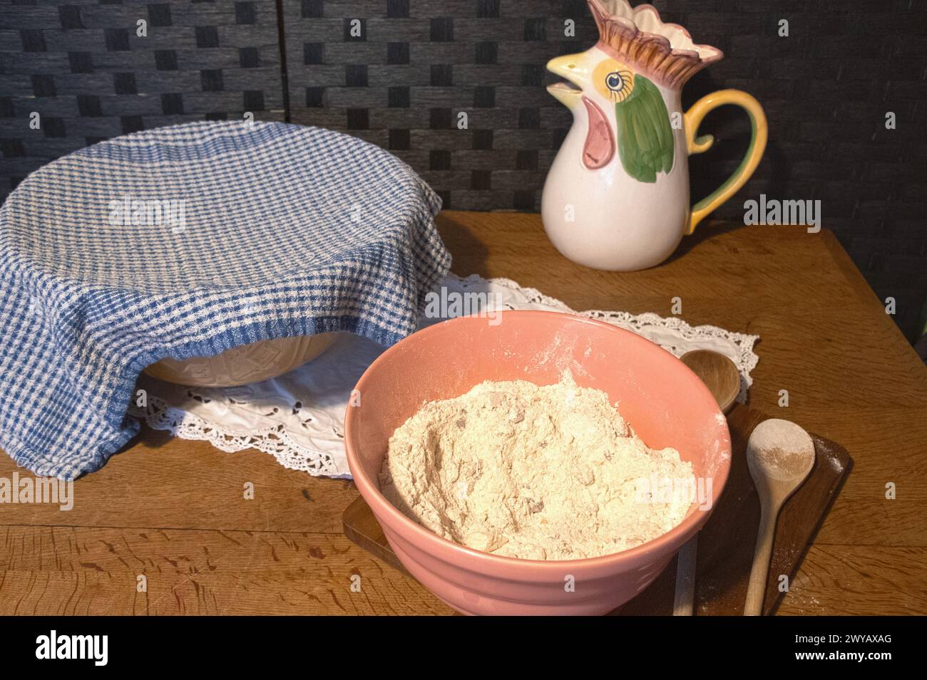 traditional mixing bowl baking cakes and bread Stock Photo - Alamy