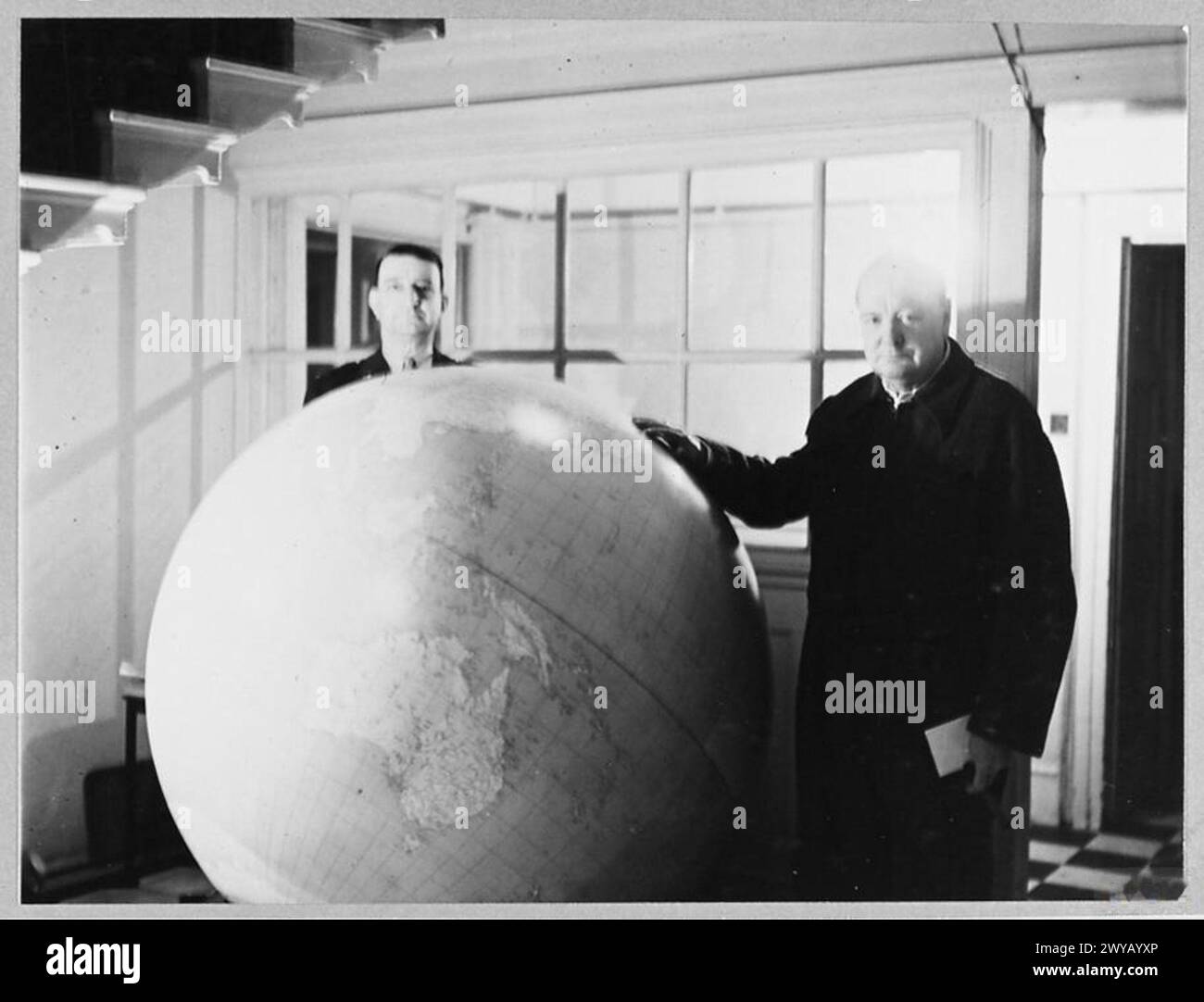 U.S. WAR DEPARTMENT PRESENTS A GLOBE TO MR. CHURCHILL - Original ...