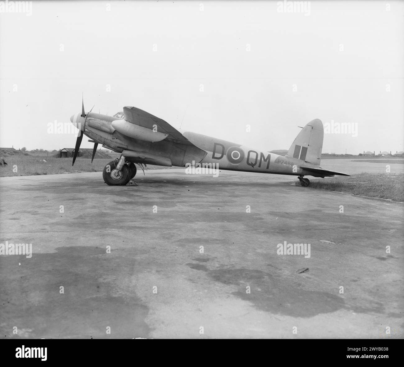 AIRCRAFT OF THE ROYAL AIR FORCE 1939-1945: DE HAVILLAND DH 98 MOSQUITO ...