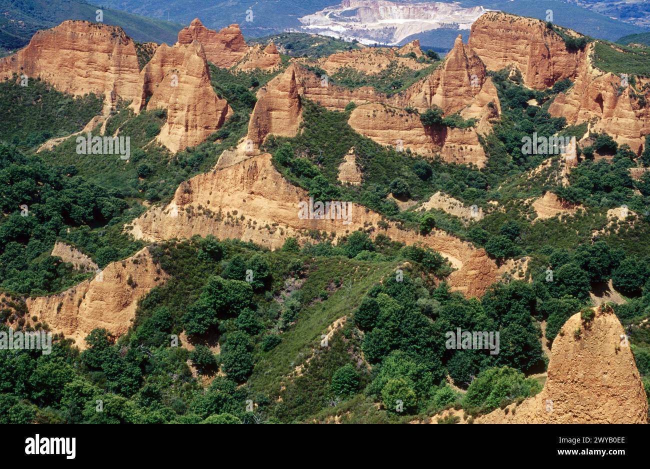Las Médulas, ancient roman gold mining site, Montes Aquilianos. León ...