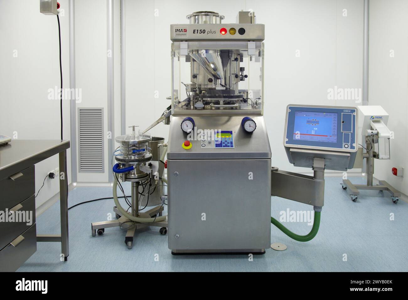 Tableting process hi-res stock photography and images - Alamy