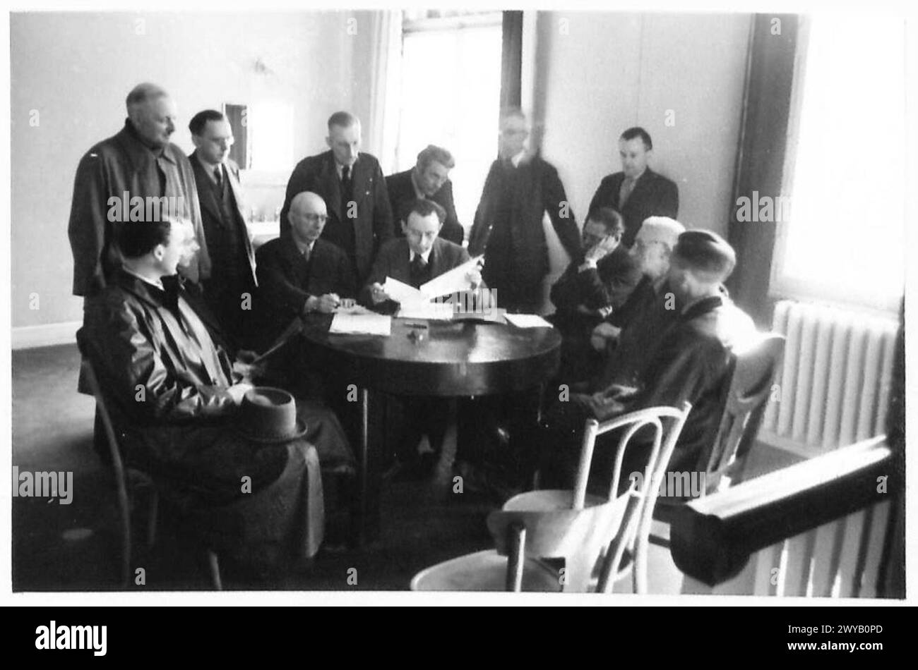 The Observalter and his cabinet oversee the first German officials ...
