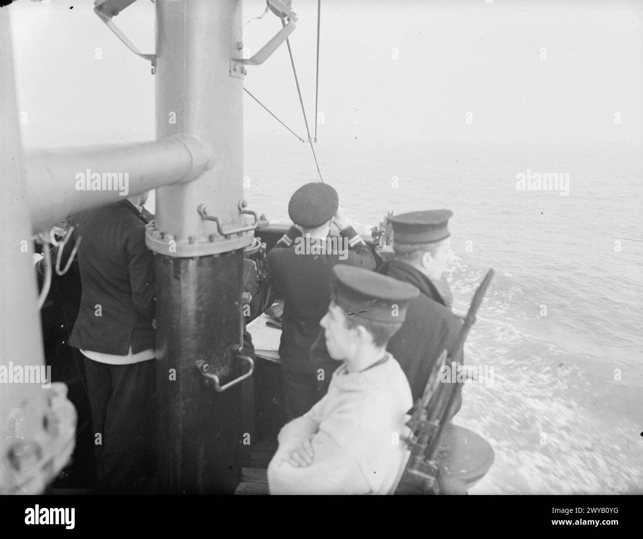 THE SUBMARINE HMS SUNFISH TRIES OUT HER GUNS. 4 NOVEMBER 1943 ...