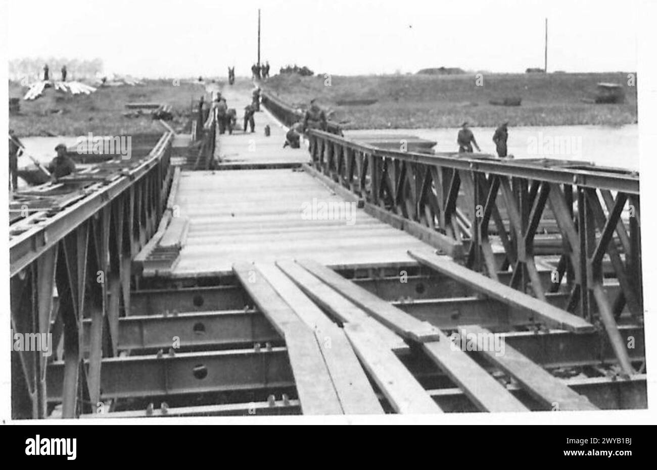THE BUILDING OF JORDAN BRIDGE OVER THE WESER - Original wartime caption ...