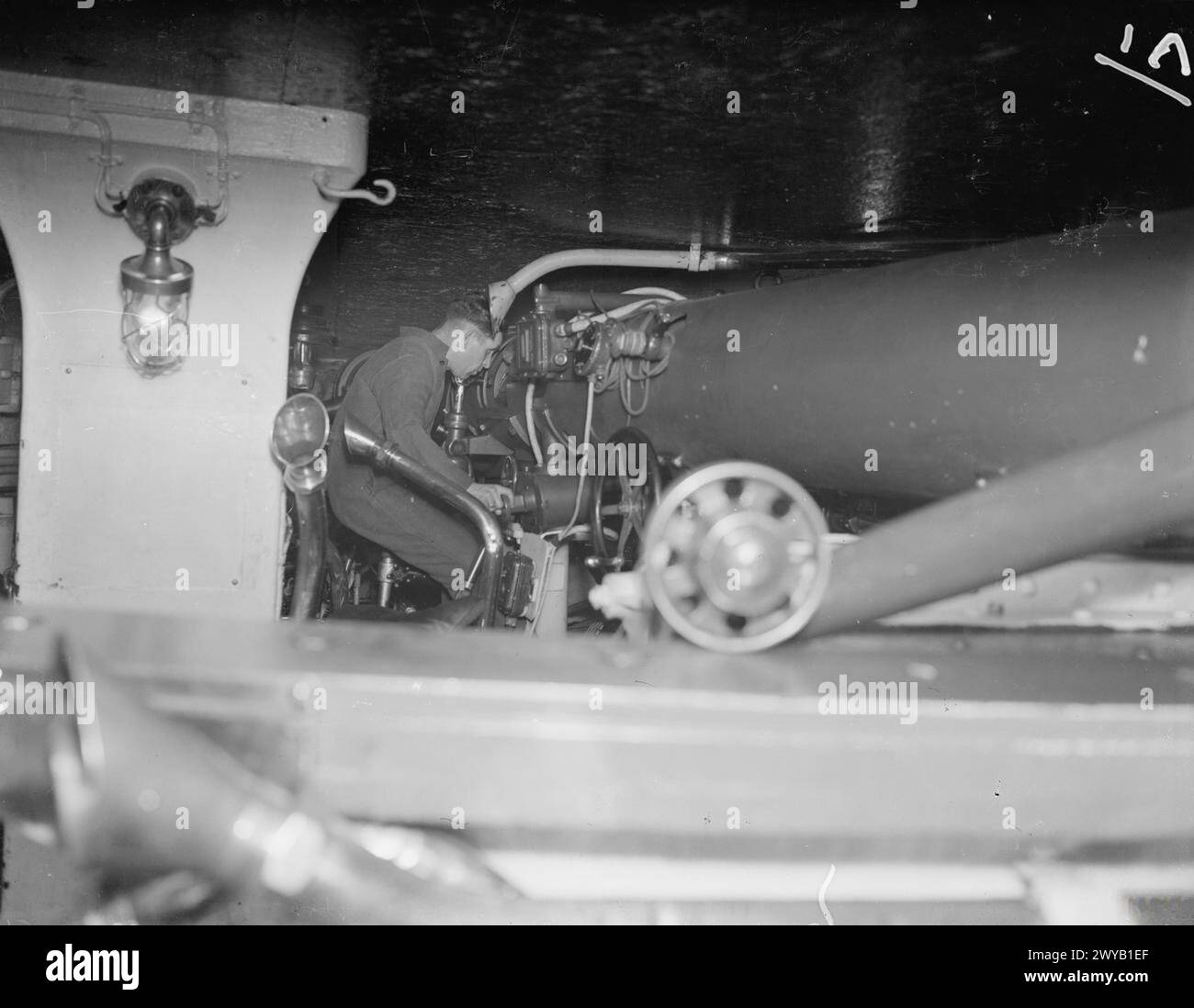 16 inch turret hi-res stock photography and images - Alamy