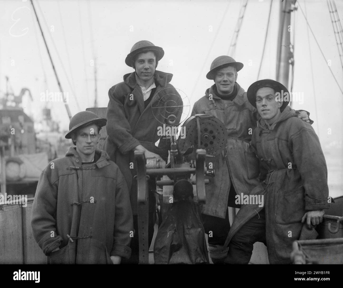 Gunner crews of HM Trawler Sapphire, commanded by Lieut E G de Cassick ...