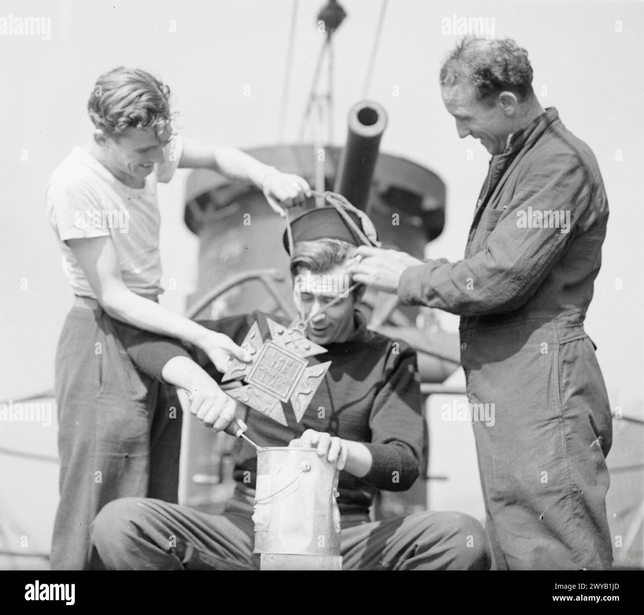 RETURN OF HM SUBMARINE UPRIGHT. 17 APRIL 1942, HOLY LOCH. - A/B James ...