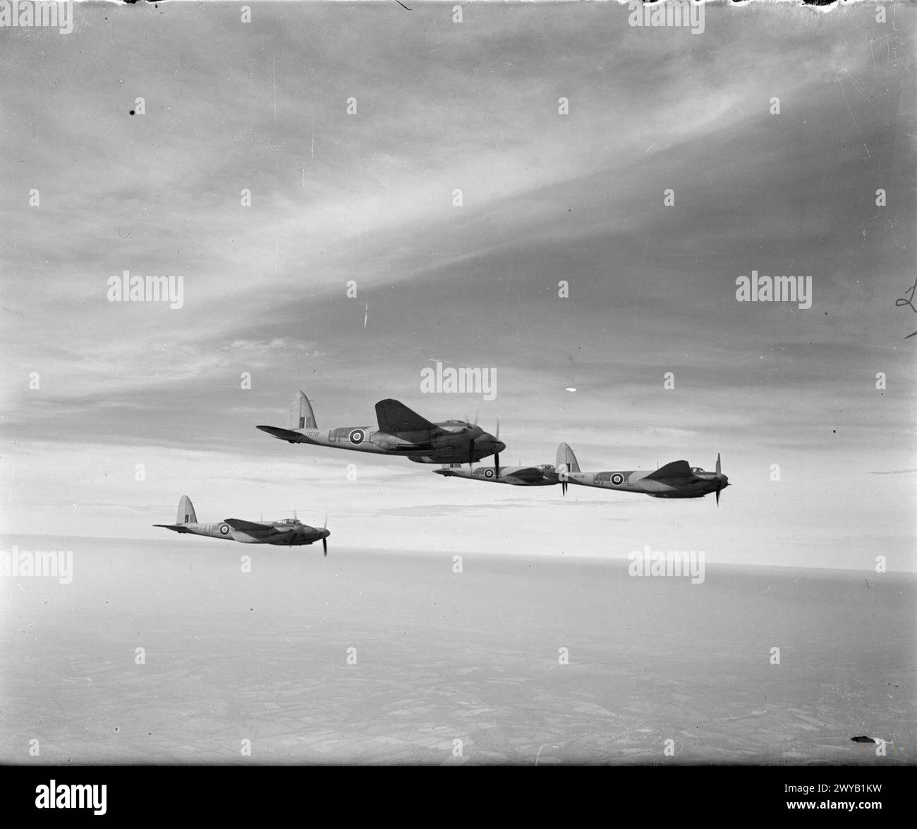 AIRCRAFT OF THE ROYAL AIR FORCE 1939-1945: DE HAVILLAND DH 98 MOSQUITO ...