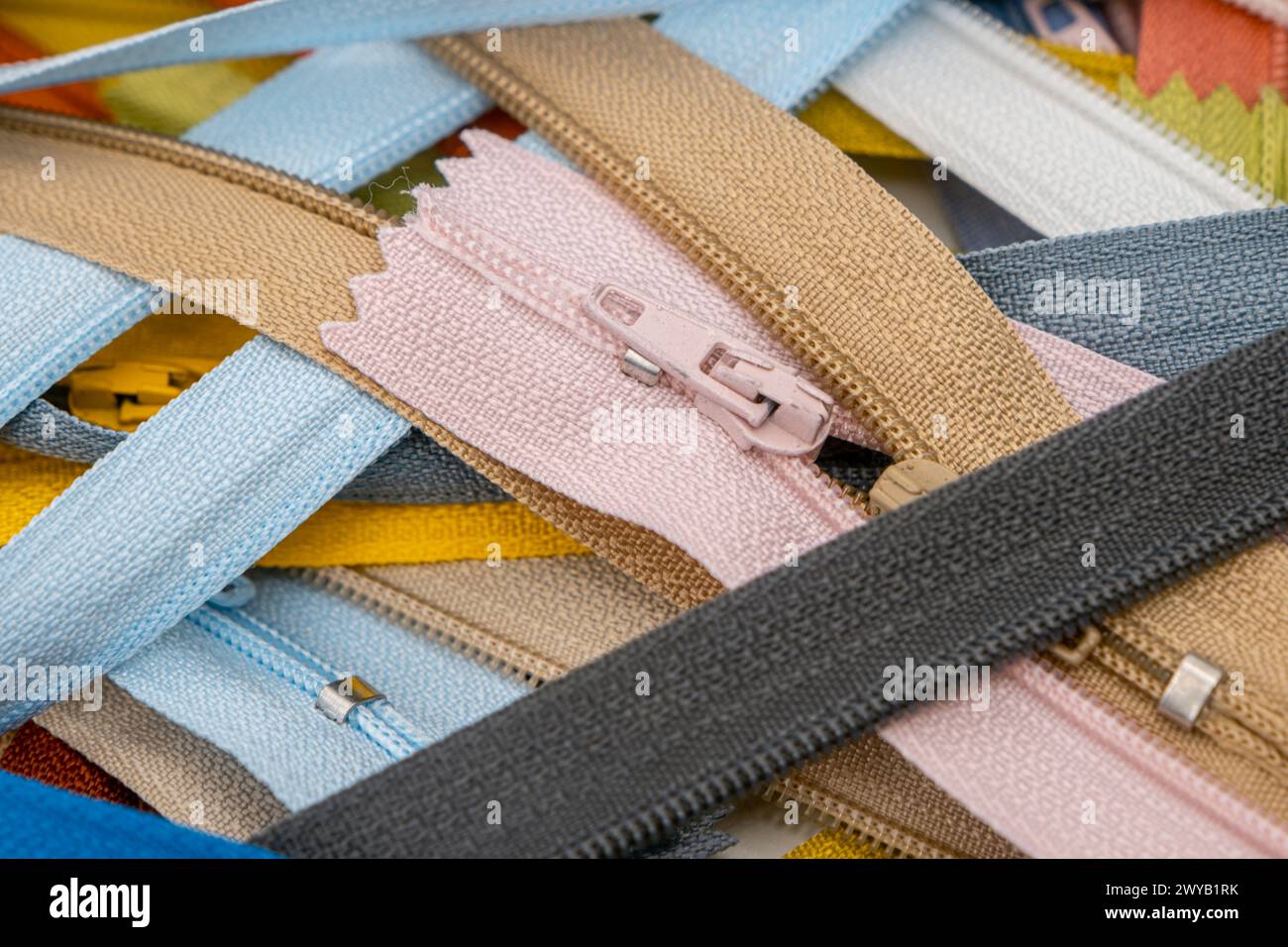 Multicolored Plastic Zippers or Zip Fasteners with sliders pattern for ...