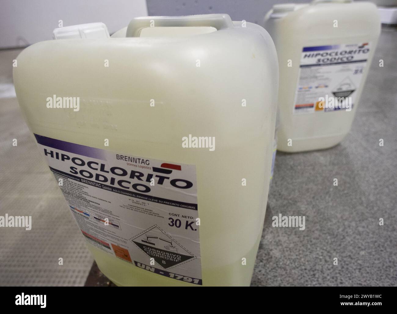 Sodium hypochlorite hi-res stock photography and images - Alamy