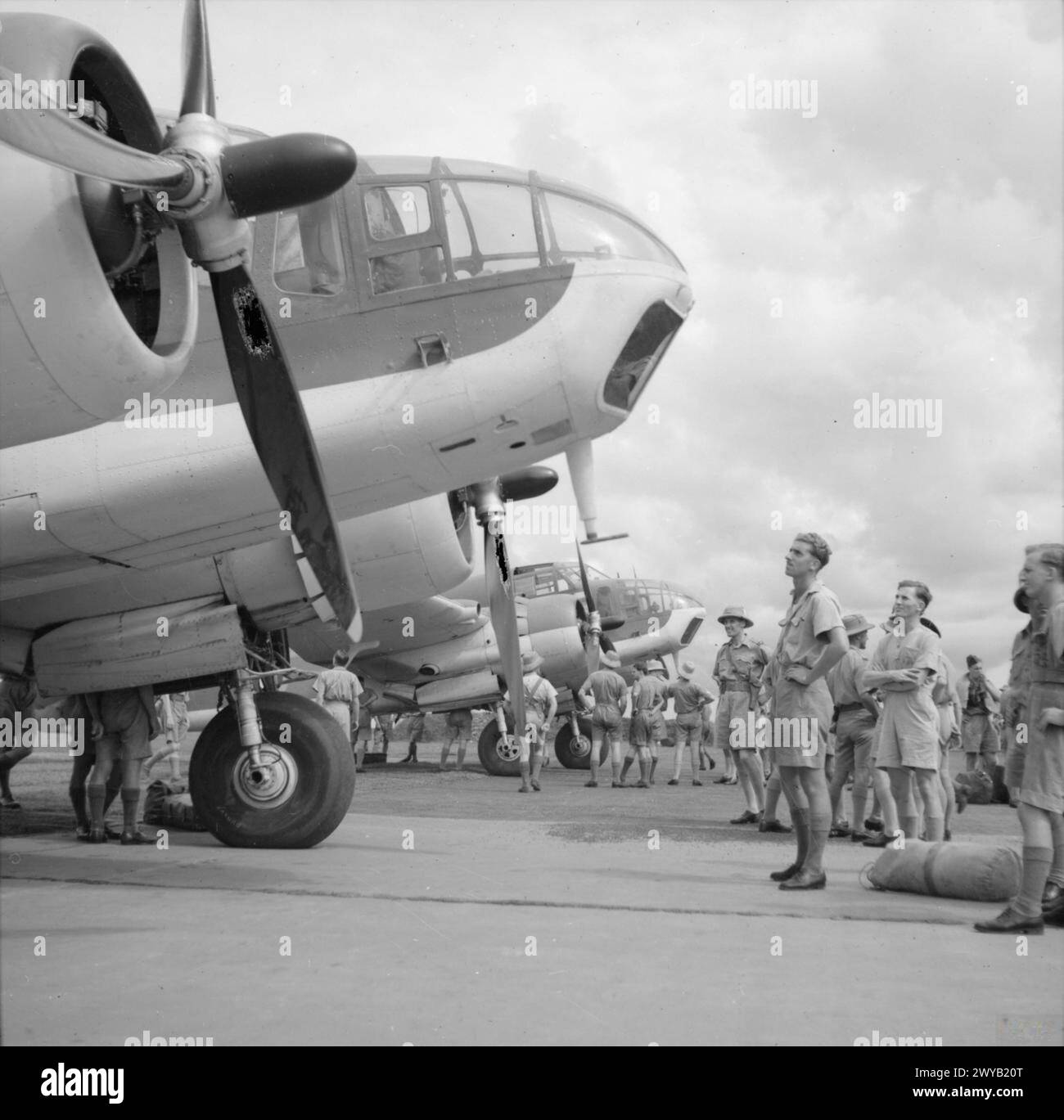 ROYAL AIR FORCE OPERATIONS IN THE FAR EAST, 1941-1945. - RAF personnel ...