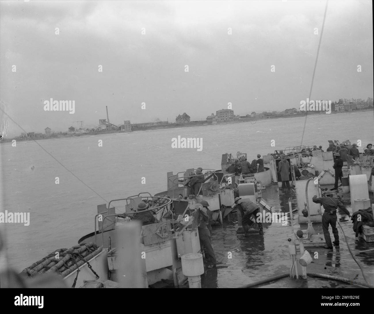 D-DAY - ALLIED FORCES DURING THE INVASION OF NORMANDY 6 JUNE 1944 - Gun ...